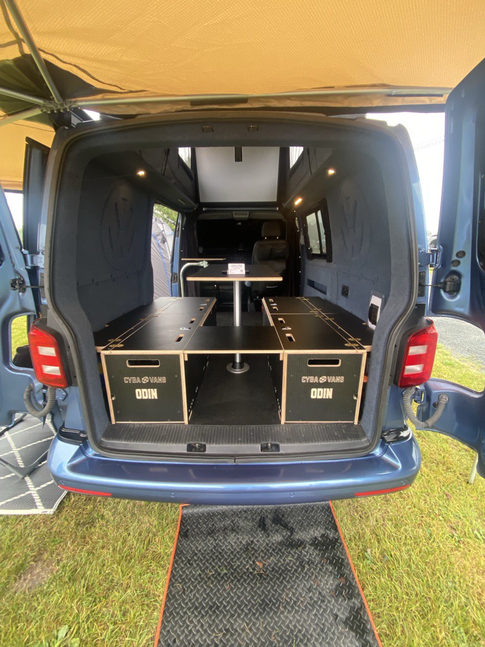 Cyba Vans : BUSFEST 2023 - in Cybavan VW T6 SWB Kombi - Odin Storage ...